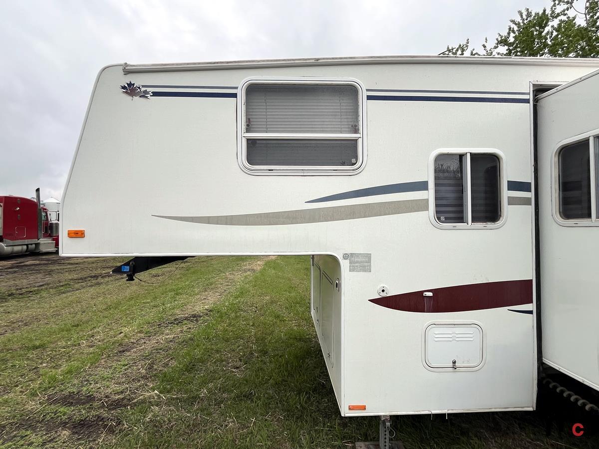 2004 Triple E Topaz LE T/A 5th Wheel Travel Trailer